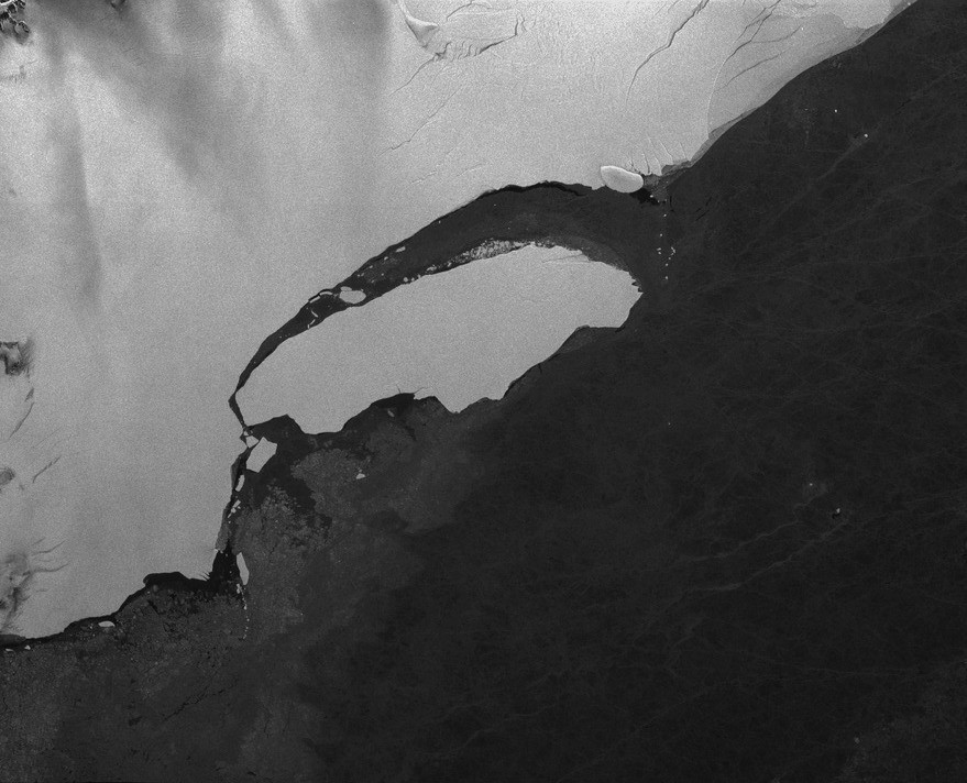 47 Years of large Antarctic calving events - Geography